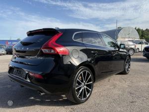 Black Volvo V40 2013 in Radviliskis, with an engine capacity of 1.98 L and mileage of 270 thousand km for 7750 €, photo 4 on AUTOMOTO.COM.LV