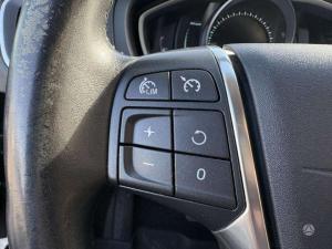 Black Volvo V40 2013 in Radviliskis, with an engine capacity of 1.98 L and mileage of 270 thousand km for 7750 €, photo 19 on AUTOMOTO.COM.LV