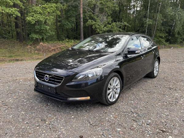Melns Volvo V40 2013 Jonava, ar dzinēja tilpumu 1.98 L un nobraukumu 296 tūkst. km par 5150 €, foto 1 vietnē AUTOMOTO.COM.LV