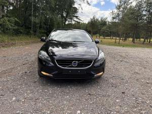Melns Volvo V40 2013 Jonava, ar dzinēja tilpumu 1.98 L un nobraukumu 296 tūkst. km par 5150 €, foto 3 vietnē AUTOMOTO.COM.LV