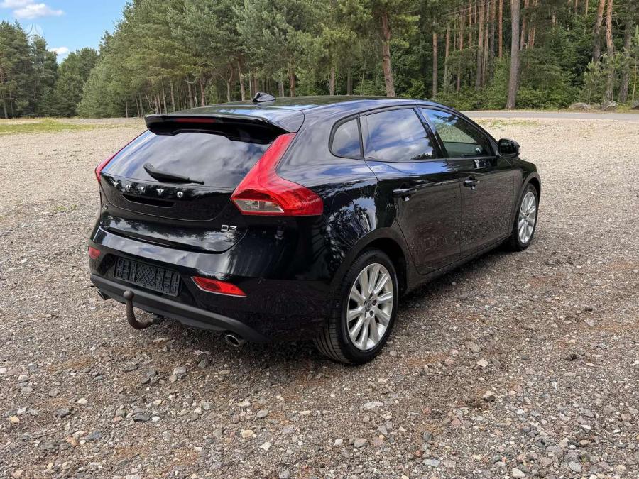 Melns Volvo V40 2013 Jonava, ar dzinēja tilpumu 1.98 L un nobraukumu 296 tūkst. km par 5150 €, foto 6 vietnē AUTOMOTO.COM.LV