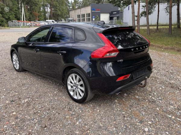 Melns Volvo V40 2013 Jonava, ar dzinēja tilpumu 1.98 L un nobraukumu 296 tūkst. km par 5150 €, foto 7 vietnē AUTOMOTO.COM.LV