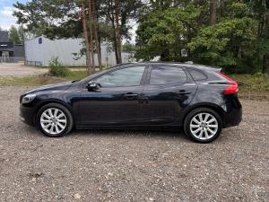 Melns Volvo V40 2013 Jonava, ar dzinēja tilpumu 1.98 L un nobraukumu 296 tūkst. km par 5150 €, foto 9 vietnē AUTOMOTO.COM.LV