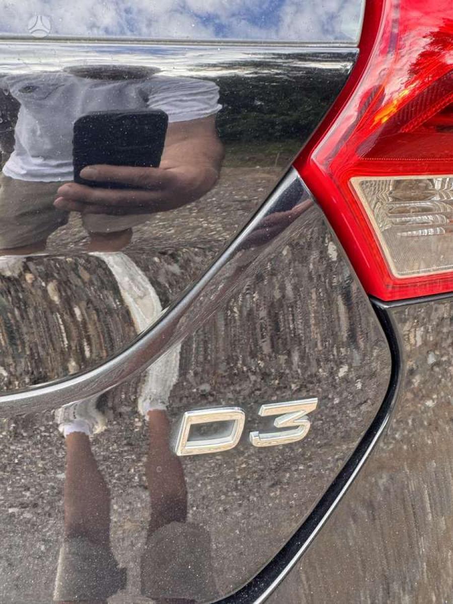 Melns Volvo V40 2013 Jonava, ar dzinēja tilpumu 1.98 L un nobraukumu 296 tūkst. km par 5150 €, foto 10 vietnē AUTOMOTO.COM.LV