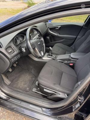 Melns Volvo V40 2013 Jonava, ar dzinēja tilpumu 1.98 L un nobraukumu 296 tūkst. km par 5150 €, foto 11 vietnē AUTOMOTO.COM.LV