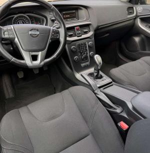 Melns Volvo V40 2013 Jonava, ar dzinēja tilpumu 1.98 L un nobraukumu 296 tūkst. km par 5150 €, foto 12 vietnē AUTOMOTO.COM.LV