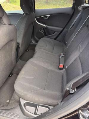Melns Volvo V40 2013 Jonava, ar dzinēja tilpumu 1.98 L un nobraukumu 296 tūkst. km par 5150 €, foto 13 vietnē AUTOMOTO.COM.LV