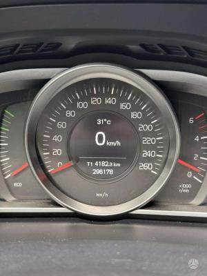 Melns Volvo V40 2013 Jonava, ar dzinēja tilpumu 1.98 L un nobraukumu 296 tūkst. km par 5150 €, foto 14 vietnē AUTOMOTO.COM.LV
