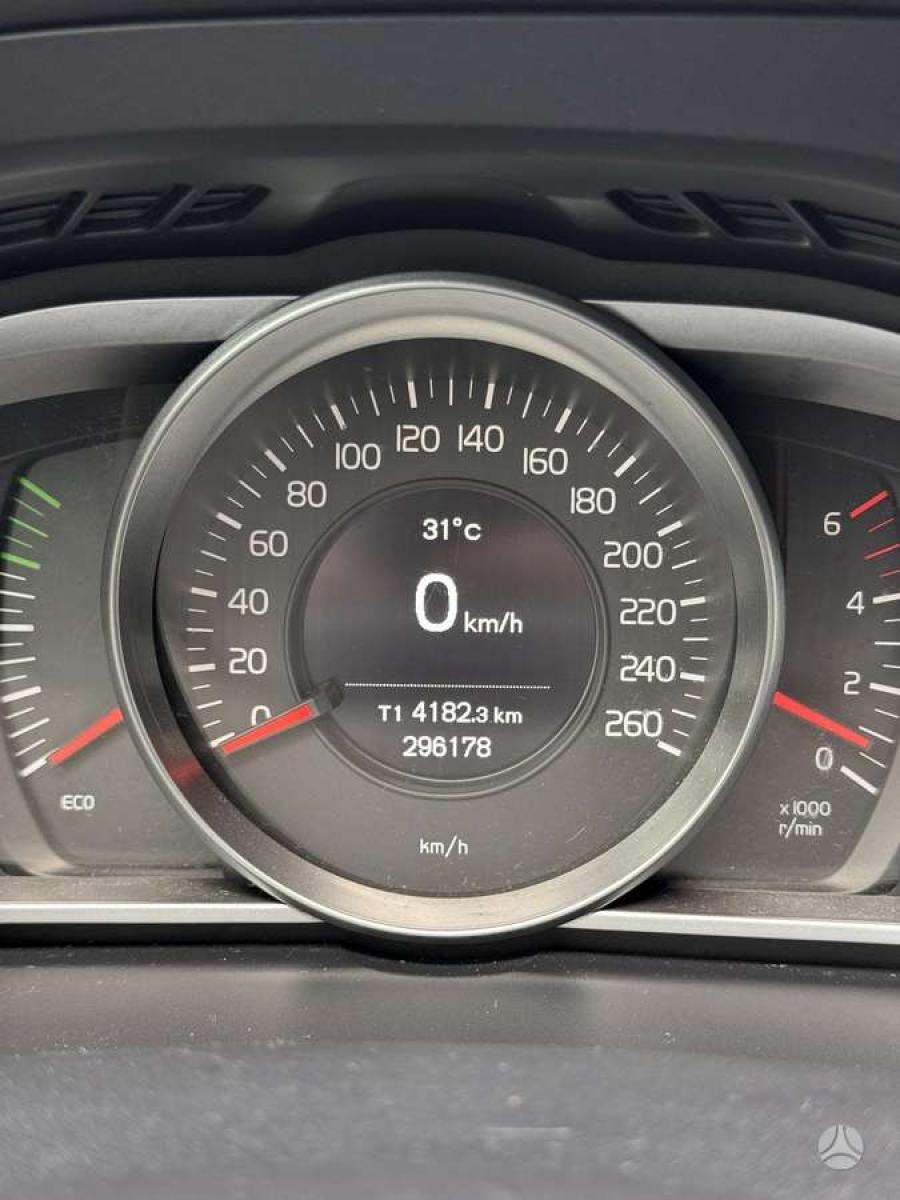 Melns Volvo V40 2013 Jonava, ar dzinēja tilpumu 1.98 L un nobraukumu 296 tūkst. km par 5150 €, foto 14 vietnē AUTOMOTO.COM.LV