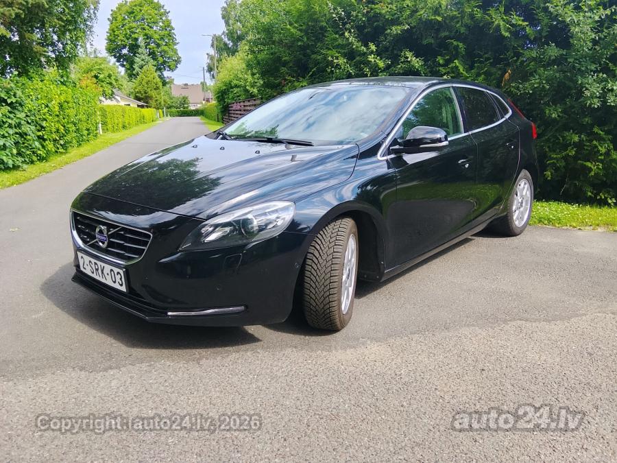 Black Volvo V40 2013 in Paide, with an engine capacity of 1.60 L and mileage of 263 thousand km for 6800 €, photo 1 on AUTOMOTO.COM.LV