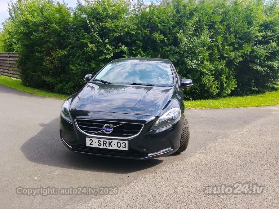 Black Volvo V40 2013 in Paide, with an engine capacity of 1.60 L and mileage of 263 thousand km for 6800 €, photo 3 on AUTOMOTO.COM.LV