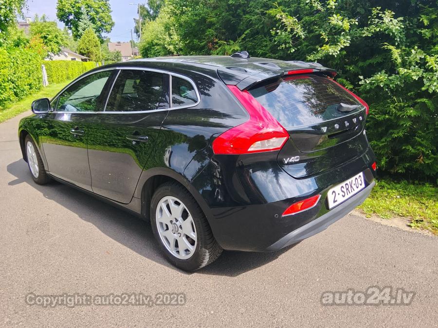 Black Volvo V40 2013 in Paide, with an engine capacity of 1.60 L and mileage of 263 thousand km for 6800 €, photo 6 on AUTOMOTO.COM.LV