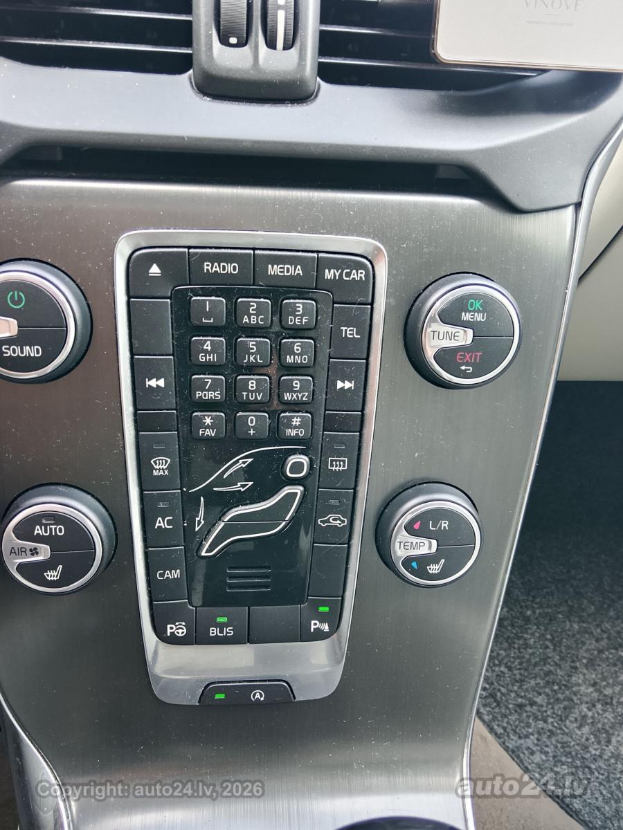 Black Volvo V40 2013 in Paide, with an engine capacity of 1.60 L and mileage of 263 thousand km for 6800 €, photo 11 on AUTOMOTO.COM.LV