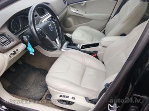 Black Volvo V40 2013 in Paide, with an engine capacity of 1.60 L and mileage of 263 thousand km for 6800 €, photo 12 on AUTOMOTO.COM.LV