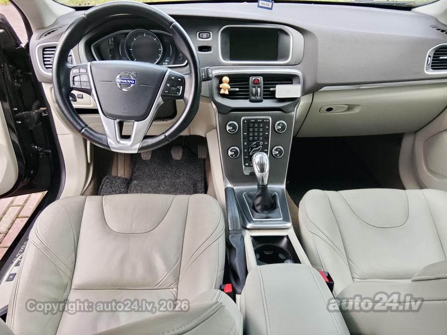 Black Volvo V40 2013 in Paide, with an engine capacity of 1.60 L and mileage of 263 thousand km for 6800 €, photo 14 on AUTOMOTO.COM.LV