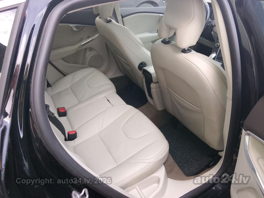 Black Volvo V40 2013 in Paide, with an engine capacity of 1.60 L and mileage of 263 thousand km for 6800 €, photo 15 on AUTOMOTO.COM.LV
