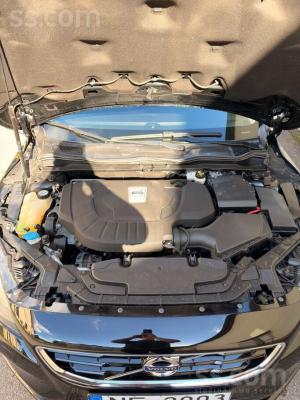 Melns Volvo V40 2013 Daugavpils, ar dzinēja tilpumu 2.00 L un nobraukumu 243 tūkst. km par 8000 €, foto 9 vietnē AUTOMOTO.COM.LV