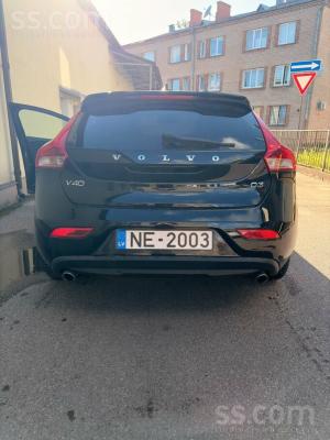 Melns Volvo V40 2013 Daugavpils, ar dzinēja tilpumu 2.00 L un nobraukumu 243 tūkst. km par 8000 €, foto 10 vietnē AUTOMOTO.COM.LV