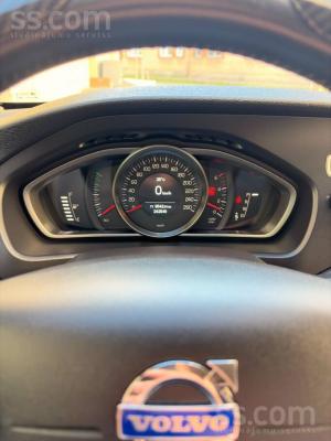 Melns Volvo V40 2013 Daugavpils, ar dzinēja tilpumu 2.00 L un nobraukumu 243 tūkst. km par 8000 €, foto 11 vietnē AUTOMOTO.COM.LV