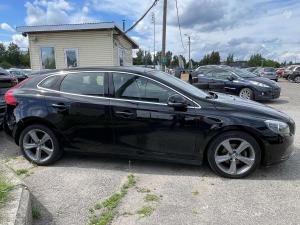 Black Volvo V40 2013 in Panevezys, with an engine capacity of 1.56 L and mileage of 245 thousand km for 5150 €, photo 4 on AUTOMOTO.COM.LV
