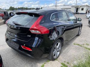 Black Volvo V40 2013 in Panevezys, with an engine capacity of 1.56 L and mileage of 245 thousand km for 5150 €, photo 5 on AUTOMOTO.COM.LV