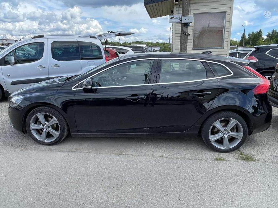 Black Volvo V40 2013 in Panevezys, with an engine capacity of 1.56 L and mileage of 245 thousand km for 5150 €, photo 7 on AUTOMOTO.COM.LV
