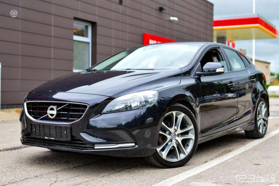 Black Volvo V40 2013 in Kretinga, with an engine capacity of 1.60 L and mileage of 167 thousand km for 5999 €, photo 1 on AUTOMOTO.COM.LV