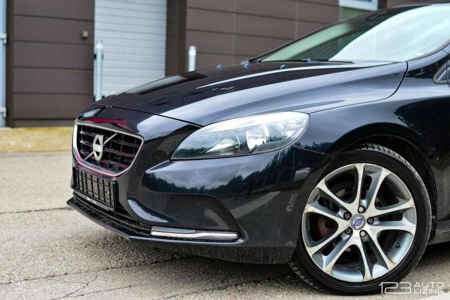 Black Volvo V40 2013 in Kretinga, with an engine capacity of 1.60 L and mileage of 167 thousand km for 5999 €, photo 3 on AUTOMOTO.COM.LV
