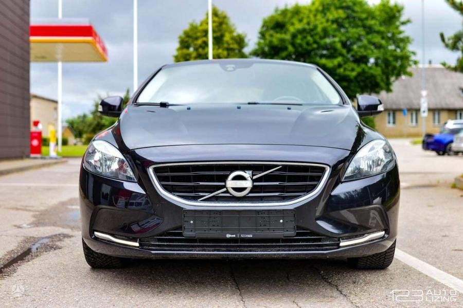 Black Volvo V40 2013 in Kretinga, with an engine capacity of 1.60 L and mileage of 167 thousand km for 5999 €, photo 4 on AUTOMOTO.COM.LV
