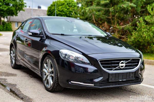 Melns Volvo V40 2013 Kretinga, ar dzinēja tilpumu 1.60 L un nobraukumu 167 tūkst. km par 5999 €, foto 4 vietnē AUTOMOTO.COM.LV