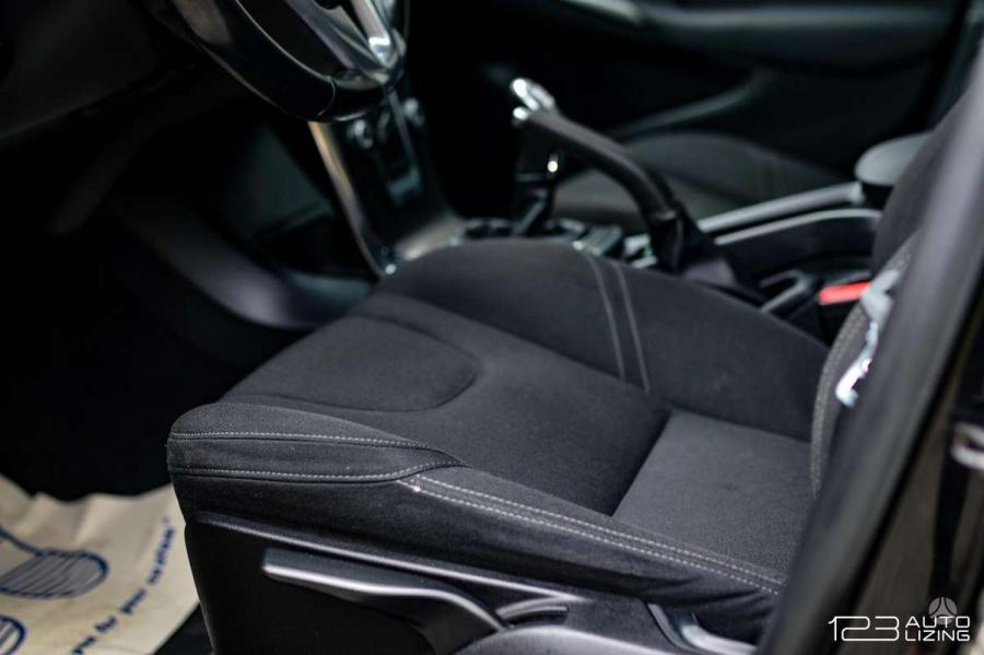 Black Volvo V40 2013 in Kretinga, with an engine capacity of 1.60 L and mileage of 167 thousand km for 5999 €, photo 15 on AUTOMOTO.COM.LV