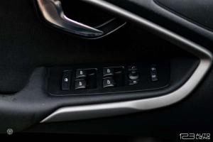 Black Volvo V40 2013 in Kretinga, with an engine capacity of 1.60 L and mileage of 167 thousand km for 5999 €, photo 16 on AUTOMOTO.COM.LV