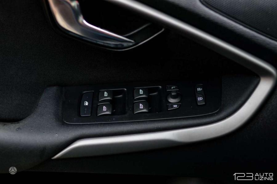 Black Volvo V40 2013 in Kretinga, with an engine capacity of 1.60 L and mileage of 167 thousand km for 5999 €, photo 16 on AUTOMOTO.COM.LV