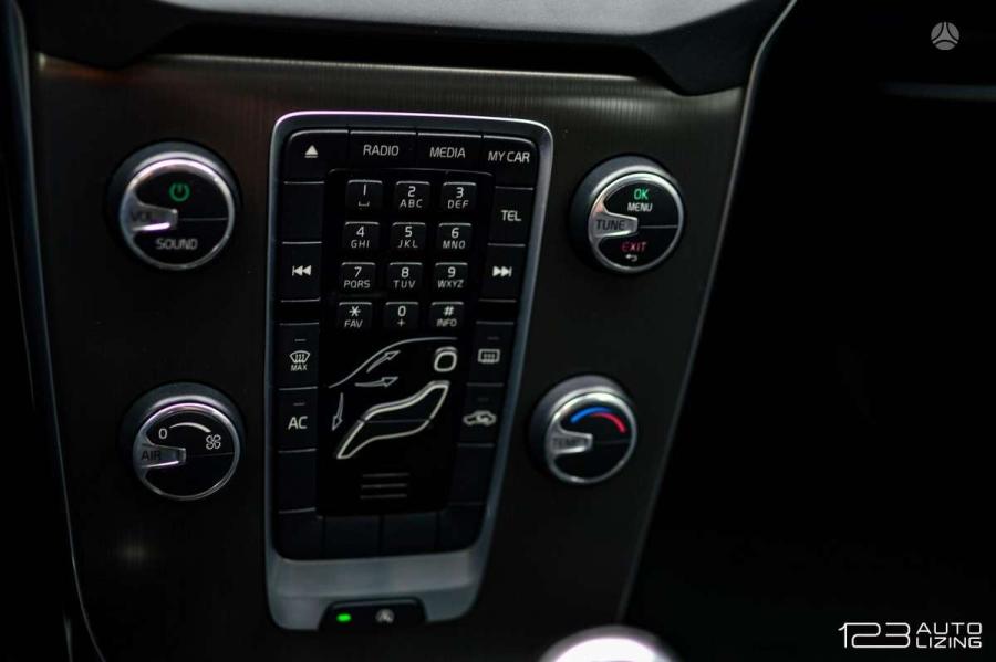 Black Volvo V40 2013 in Kretinga, with an engine capacity of 1.60 L and mileage of 167 thousand km for 5999 €, photo 21 on AUTOMOTO.COM.LV