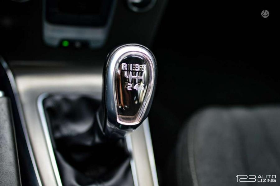 Black Volvo V40 2013 in Kretinga, with an engine capacity of 1.60 L and mileage of 167 thousand km for 5999 €, photo 22 on AUTOMOTO.COM.LV