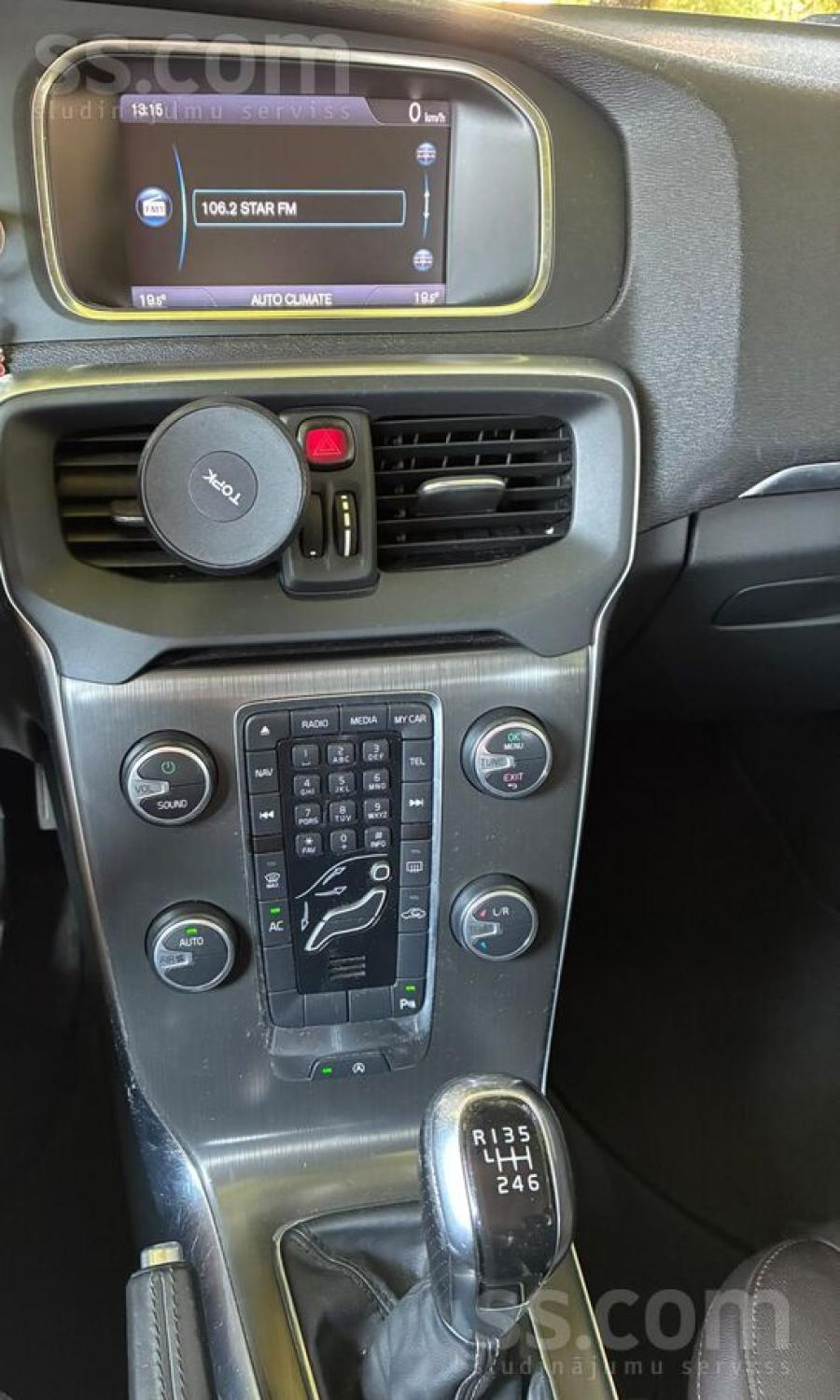 Black Volvo V40 2013 in Jelgava, with an engine capacity of 1.60 L and mileage of 317 thousand km for 6500 €, photo 7 on AUTOMOTO.COM.LV