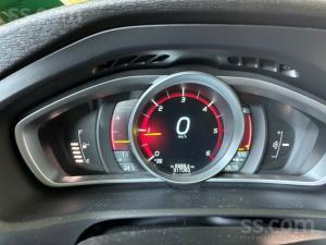 Black Volvo V40 2013 in Jelgava, with an engine capacity of 1.60 L and mileage of 317 thousand km for 6500 €, photo 8 on AUTOMOTO.COM.LV
