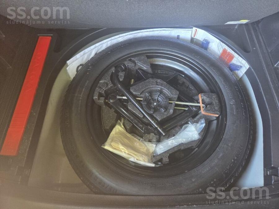 Black Volvo V40 2013 in Jelgava, with an engine capacity of 1.60 L and mileage of 317 thousand km for 6500 €, photo 13 on AUTOMOTO.COM.LV