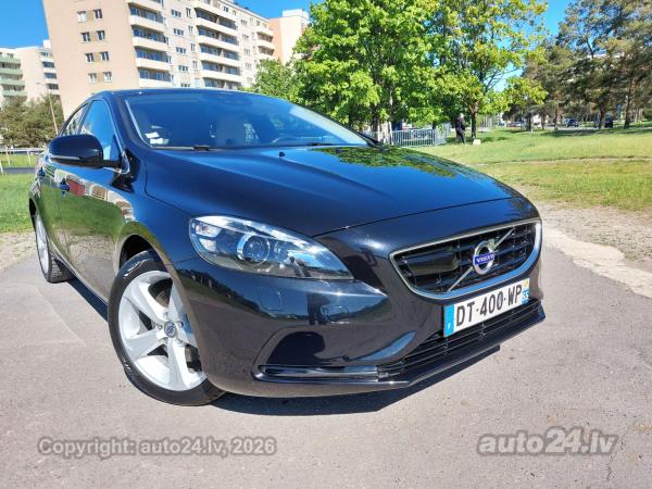 Black Volvo V40 2013 in Tallinn, with an engine capacity of 1.60 L and mileage of 251 thousand km for 5700 €, photo 2 on AUTOMOTO.COM.LV