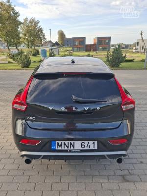Black Volvo V40 2013 in Siauliai, with an engine capacity of 1.60 L and mileage of 323 thousand km for 5300 €, photo 4 on AUTOMOTO.COM.LV