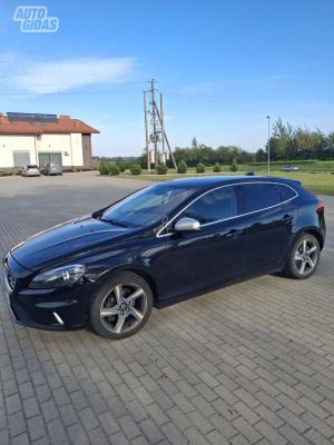 Black Volvo V40 2013 in Siauliai, with an engine capacity of 1.60 L and mileage of 323 thousand km for 5300 €, photo 5 on AUTOMOTO.COM.LV