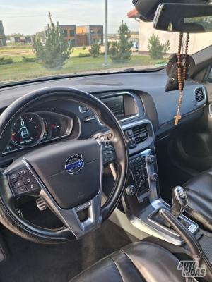 Black Volvo V40 2013 in Siauliai, with an engine capacity of 1.60 L and mileage of 323 thousand km for 5300 €, photo 6 on AUTOMOTO.COM.LV