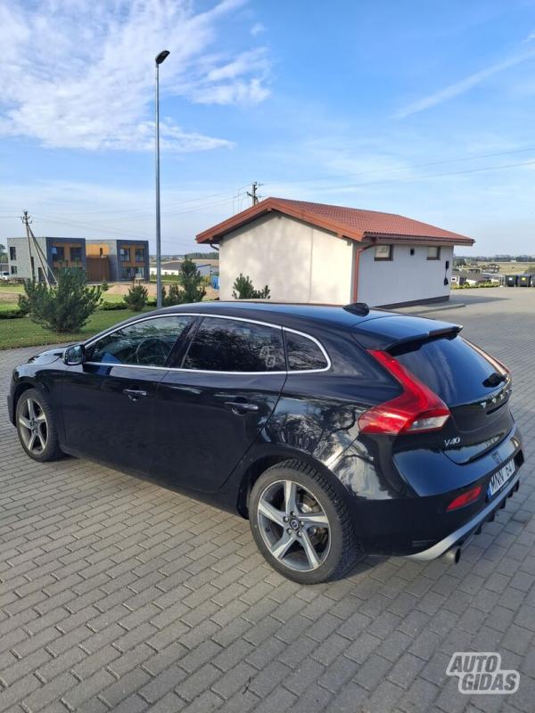 Black Volvo V40 2013 in Siauliai, with an engine capacity of 1.60 L and mileage of 323 thousand km for 5300 €, photo 6 on AUTOMOTO.COM.LV