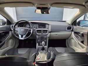 Melns Volvo V40 2013 Alīta, ar dzinēja tilpumu 1.56 L un nobraukumu 345 tūkst. km par 4550 €, foto 8 vietnē AUTOMOTO.COM.LV