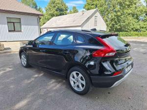 Black Volvo V40 2013 in Kelme, with an engine capacity of 1.60 L and mileage of 260 thousand km for 5500 €, photo 3 on AUTOMOTO.COM.LV