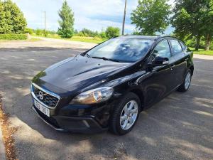Black Volvo V40 2013 in Kelme, with an engine capacity of 1.60 L and mileage of 260 thousand km for 5500 €, photo 5 on AUTOMOTO.COM.LV