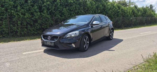 Melns Volvo V40 2013 Kauņa, ar dzinēja tilpumu 1.56 L un nobraukumu 329 tūkst. km par 4399 €, foto 2 vietnē AUTOMOTO.COM.LV