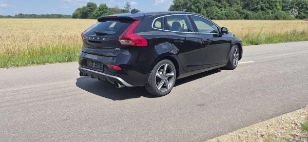 Melns Volvo V40 2013 Kauņa, ar dzinēja tilpumu 1.56 L un nobraukumu 329 tūkst. km par 4399 €, foto 4 vietnē AUTOMOTO.COM.LV