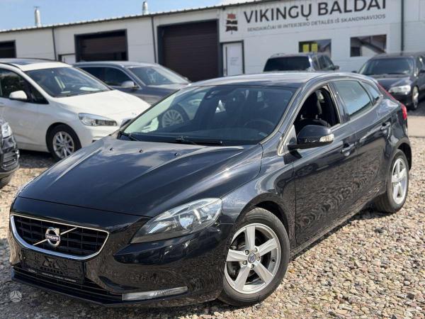 Melns Volvo V40 2013 Utena, ar dzinēja tilpumu 1.56 L un nobraukumu 275 tūkst. km par 4590 €, foto 2 vietnē AUTOMOTO.COM.LV