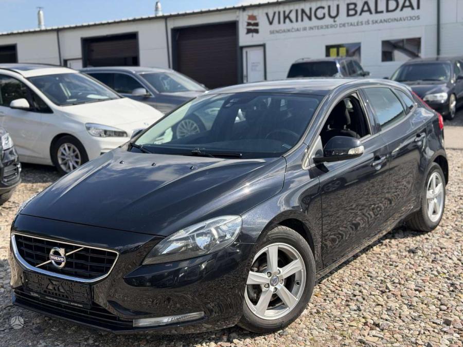 Melns Volvo V40 2013 Utena, ar dzinēja tilpumu 1.56 L un nobraukumu 275 tūkst. km par 4590 €, foto 3 vietnē AUTOMOTO.COM.LV